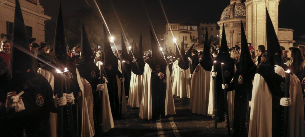 Hoods and Robes during Semana Santa (English) – Discover Sherry